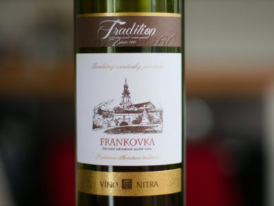 Víno Nitra Frankovka tradition: czerwone wytrawne wino ze Słowacji